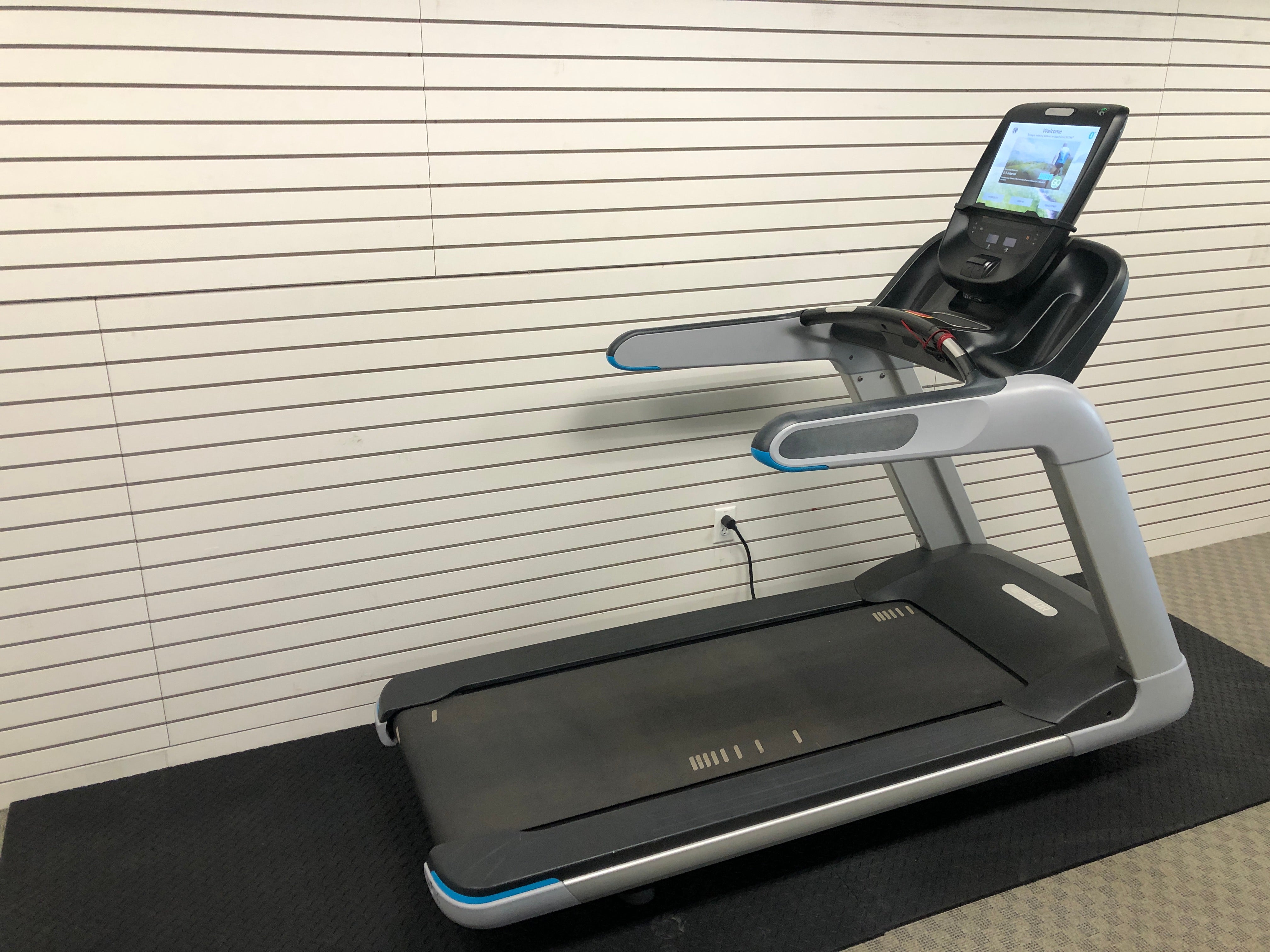 Refurbished Precor TRM 885-18 Treadmill w/ P82 Console – Spokane Exercise Equipment